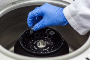 How to Use a Centrifuge - meditechtips.com