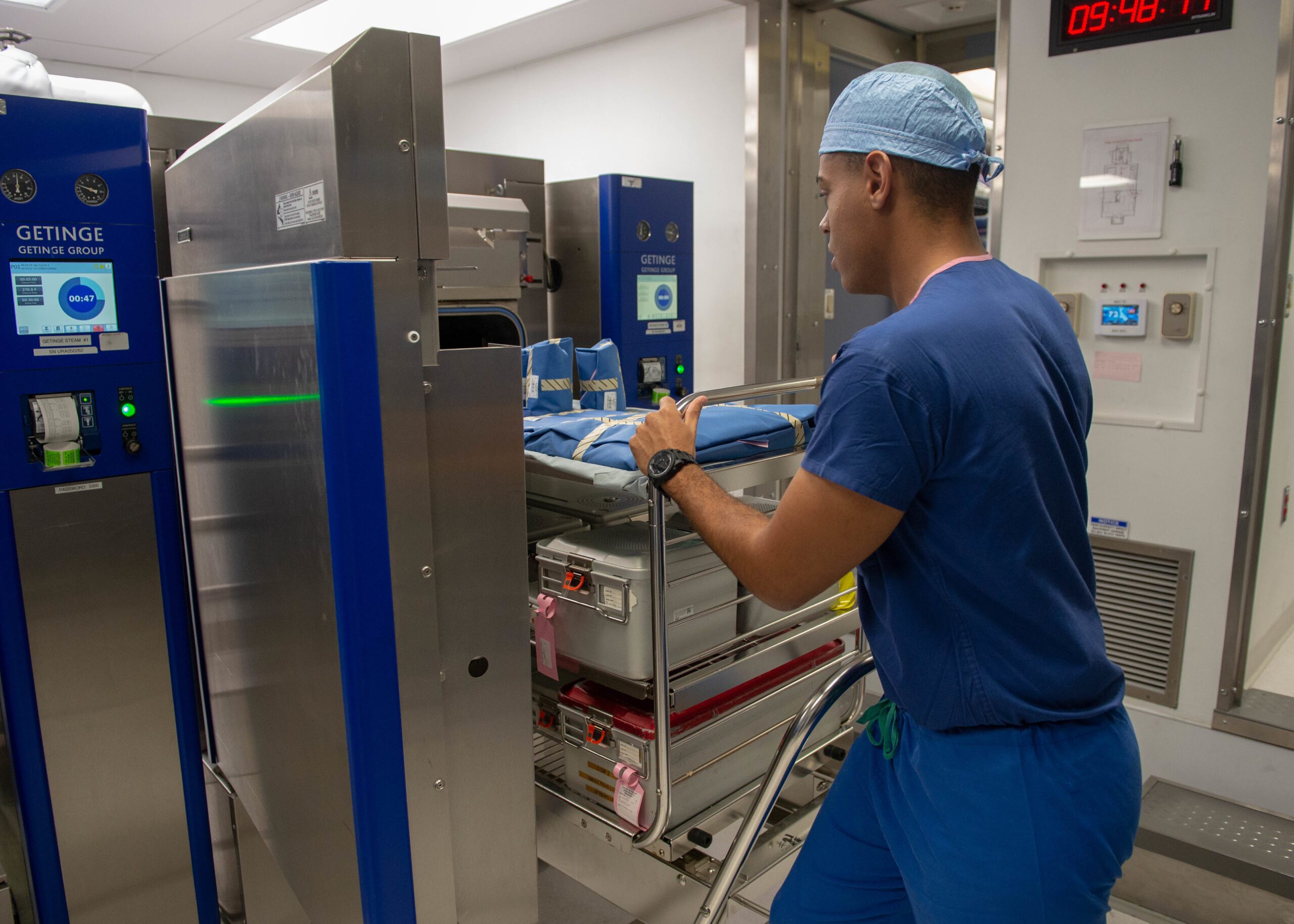 How to Use an Autoclave - meditechtips.com